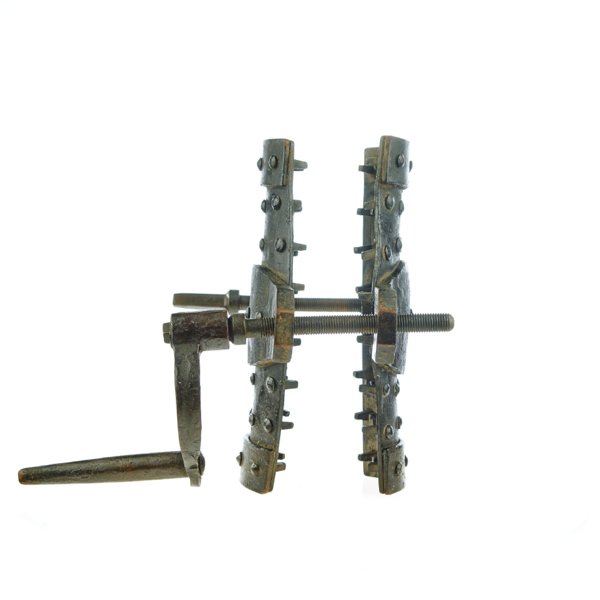Shin crusher (instrument of torture)