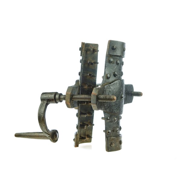 Shin crusher (instrument of torture)
